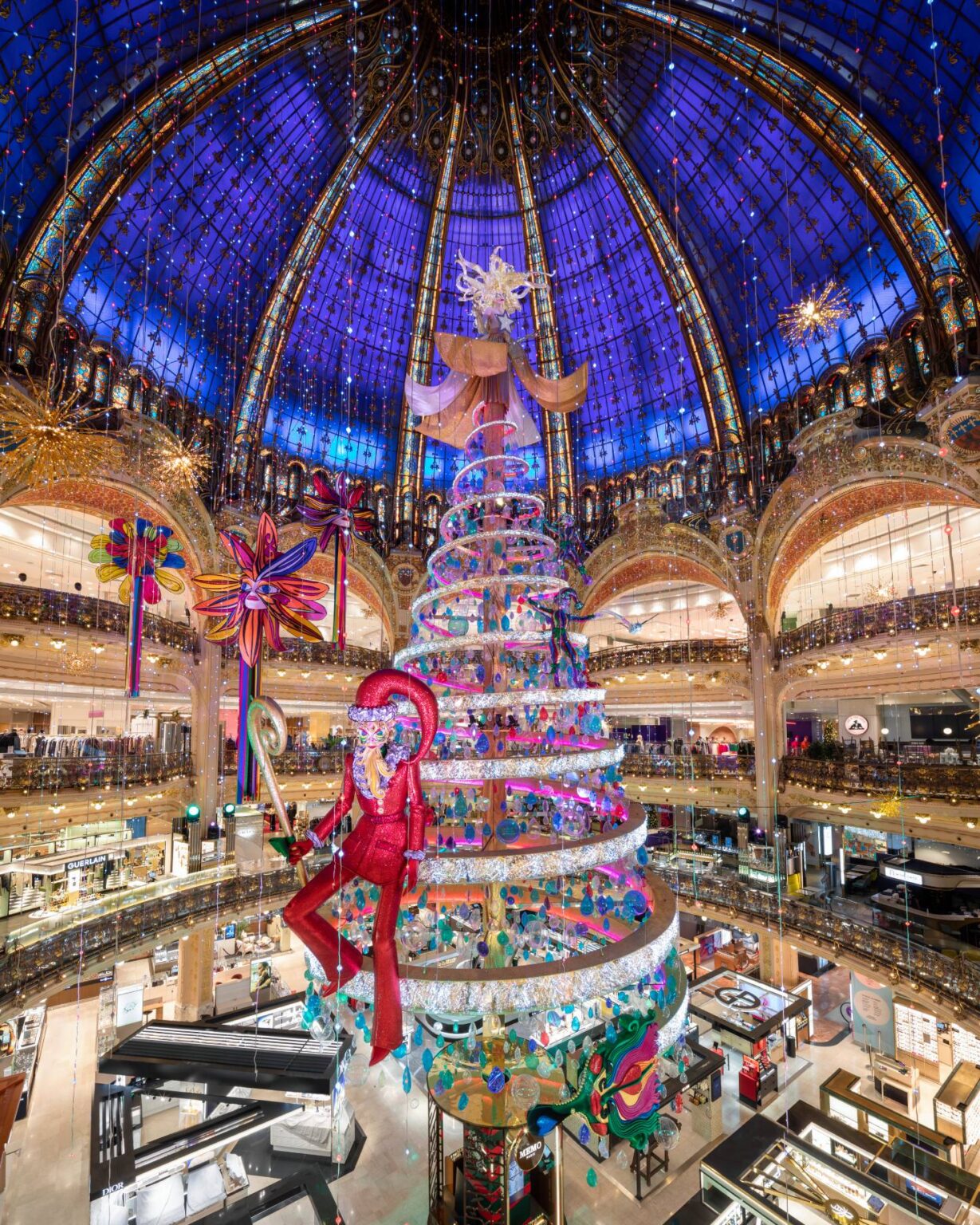 The great Christmas Tree and the windows displays - Galeries Lafayette ...