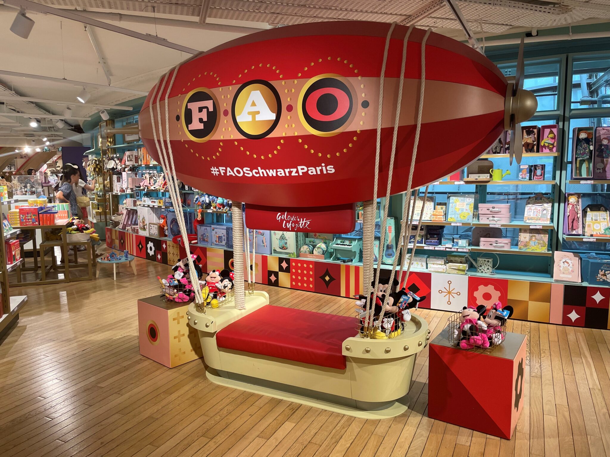 Meet Mickey and his friends - Galeries Lafayette Paris Haussmann